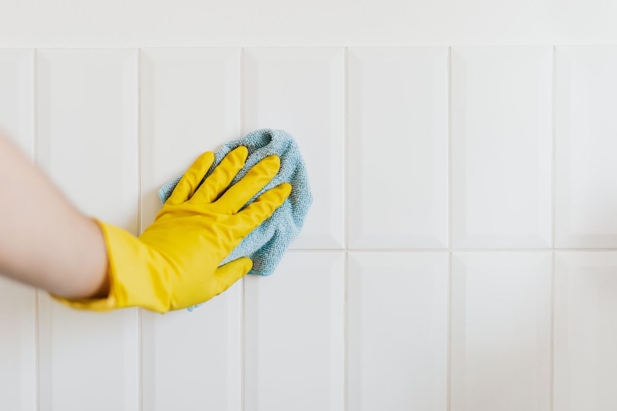 How to Clean Bathroom Tiles for a Long-Lasting Shine